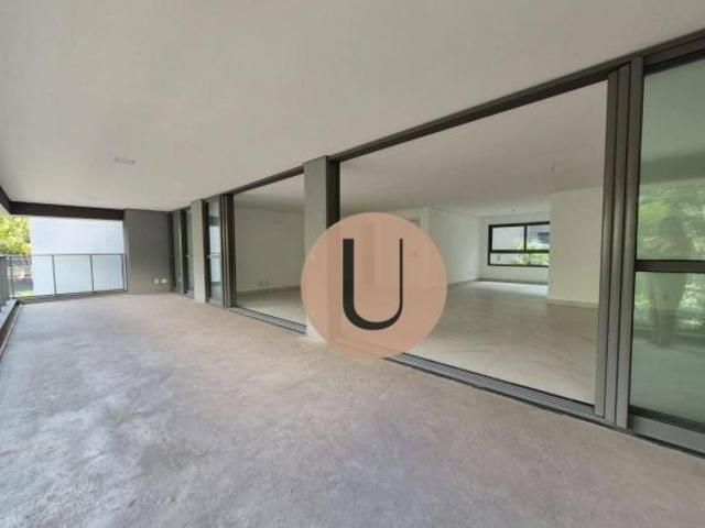 LUXO EXCLUSIVO: Apartamento 277m² em Perdizes com Planta Impecável e Quadra de Saibro!