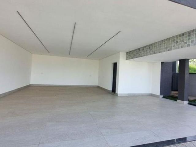 Luxo e Conforto em Atibaia: Casa de Alto Padrão com Elevador Panorâmico