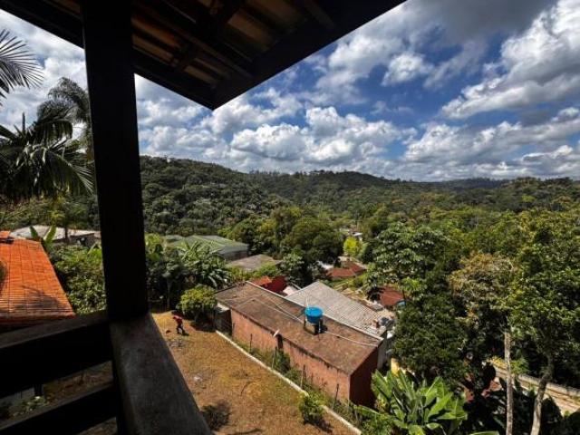Luxo e Conforto em São Lourenço da Serra – Sua Nova Casa Aguarda!