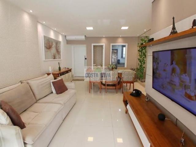 Luxo e conforto no Canto do Forte: 2 suítes, mobiliado e espaço gourmet envidraçado