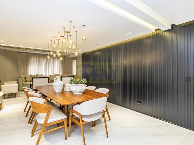 Luxo e Exclusividade com Vista Privilegiada para a Serra do Mar no Alto Tarumã