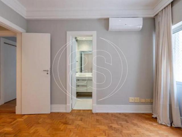 Luxo e Exclusividade em Cerqueira César, 241m² de Sofisticação!