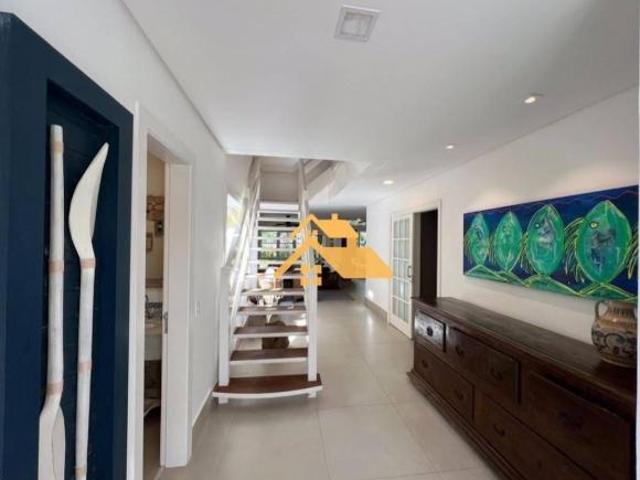 Luxo e Exclusividade em Juquehy: Casa com 4 Suítes a 50m da Praia em Condomínio Completo