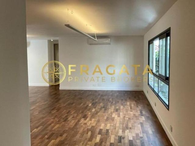 Luxo e Exclusividade no Jardim Paulista: 3 Suítes, Reformado e Acabamentos de Luxo