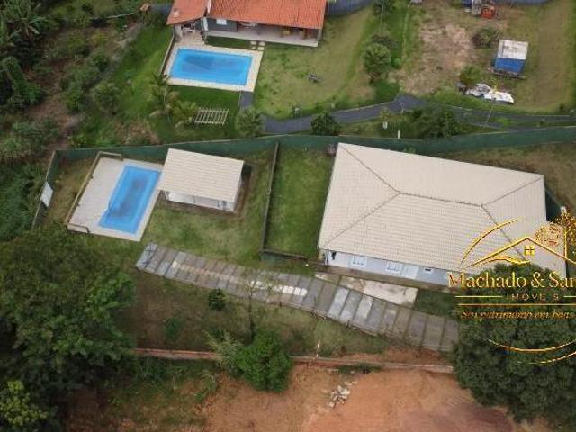 Luxo e ExclusividadeChácara de Alto Padrão em Mairinque | 4 Suítes, Vista para a Mata e Acesso ao La