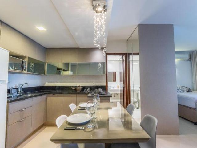 Luxo e Sofisticação Beira Lago: Flat Lake Side Reformado alto padrão