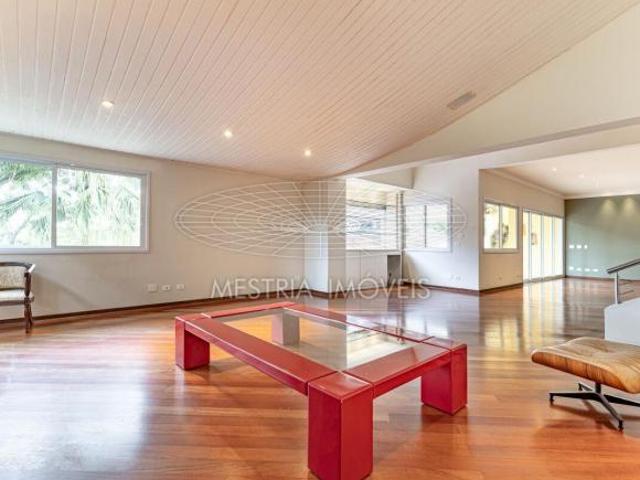 Luxo e privacidade no Morumbi | Casa em condomínio exclusivo com 754 m² | 4 suítes !