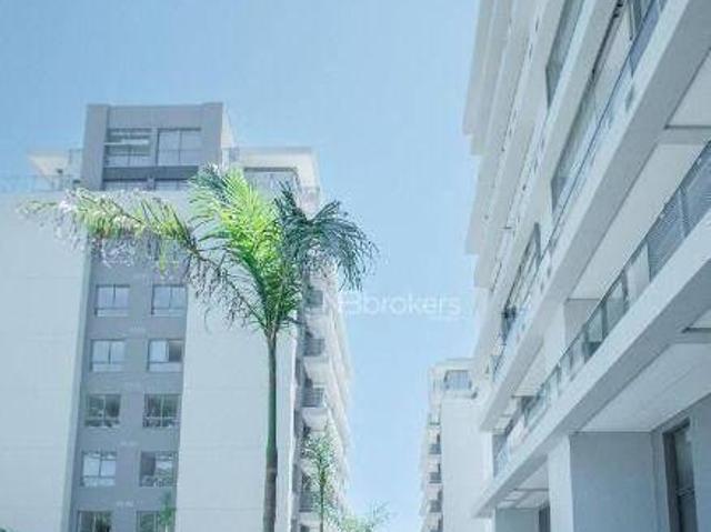 LUXO EM CADA ANDAR, COM 2 QUARTOS, 2 SUÍTES E 2 VAGAS!