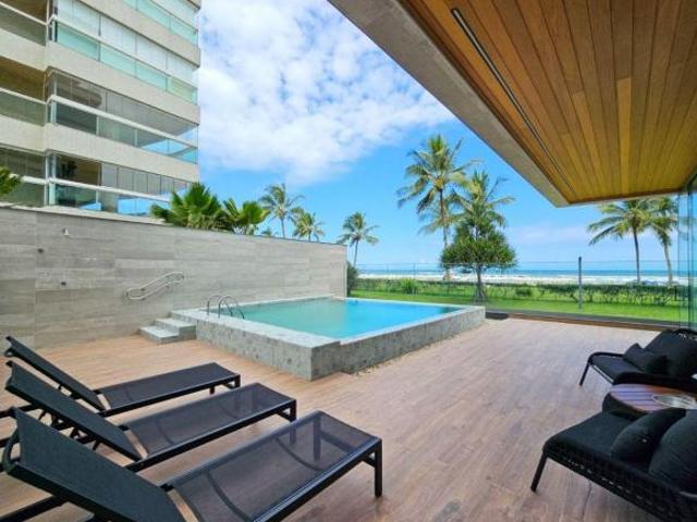 LUXO PÉ NA AREIA COM VISTA DESLUMBRANTE
