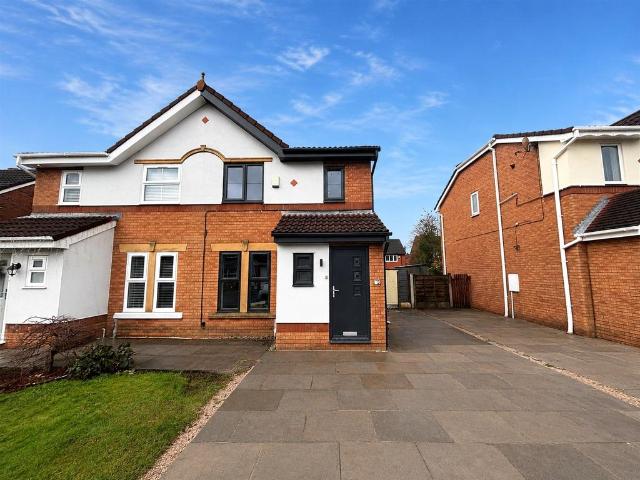 Lyme Clough Way, Manchester M24 3 bed semi detached house to rent £1,550 pcm £358 pw