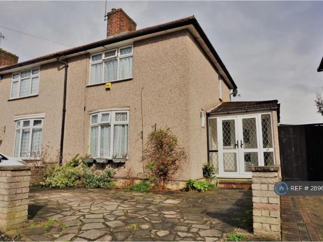 Lymington Road, Dagenham, RM8 2 bed end of terrace house to rent £1,900 pcm £438 pw