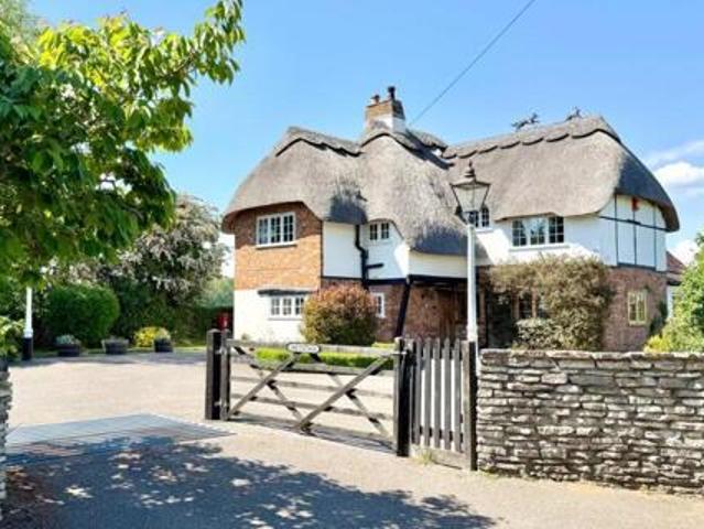 Lymington Road, East End, 4 Bedroom Detached