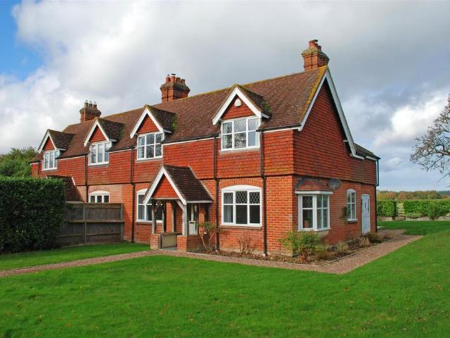 Lymington Road, East End, Lymington 4 bed semi detached house to rent £2,700 pcm £623 pw
