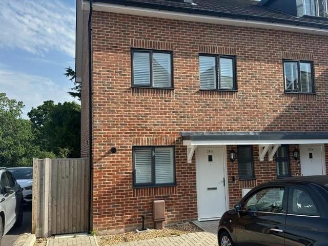 Lymington Road, Highcliffe, Christchurch 3 bed house to rent £1,900 pcm £438 pw