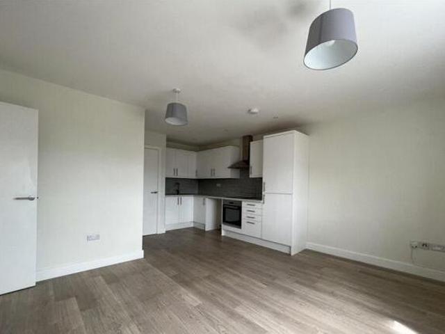 Lymington Road, Highcliffe, 2 Bedroom Apartment