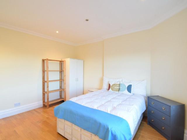 Lymington Road, London NW6, Room to rent, £1,148 pcm | PrimeLocation