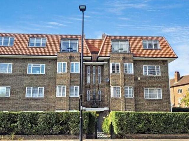 Lynton Court, Horn Lane, 2 Bedroom Flat