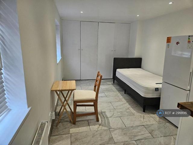 Lynton Avenue, London, NW9 Studio to rent £1,150 pcm £265 pw
