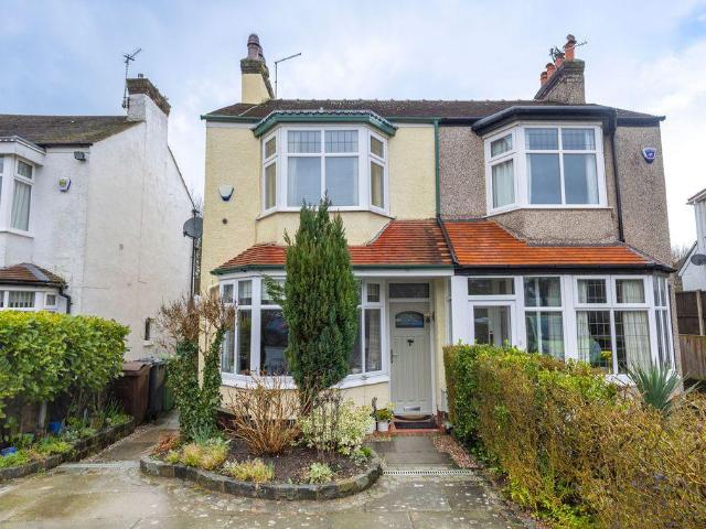 Lynton Drive, Southport PR8 3 bed semi detached house to rent £32,500 pcm £7,500 pw