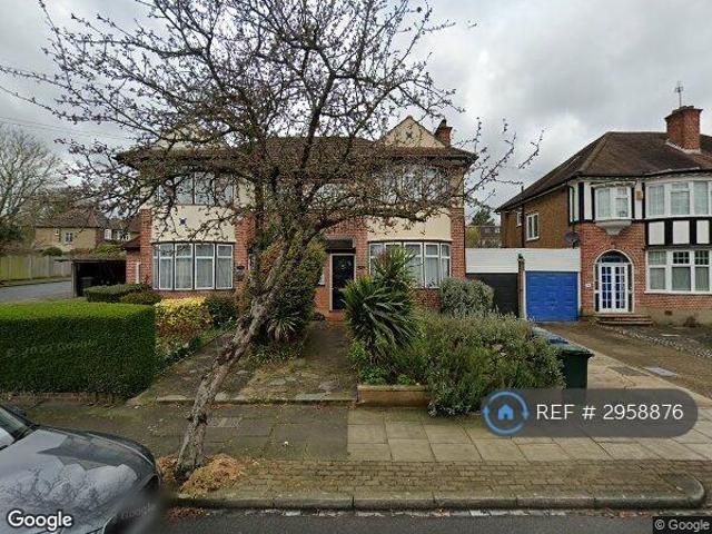 Lynton Mead, London, N20 3 bed semi detached house to rent £2,850 pcm £658 pw
