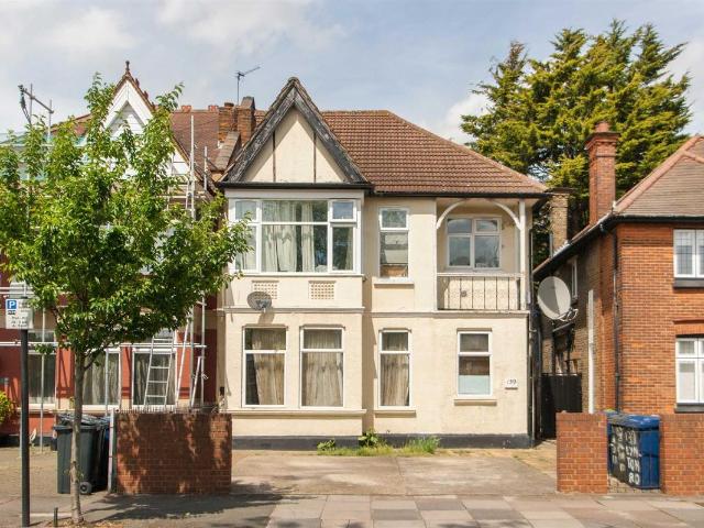 Lynton Road, Acton W3, 3 bed flat to rent, £2,700 pcm | PrimeLocation