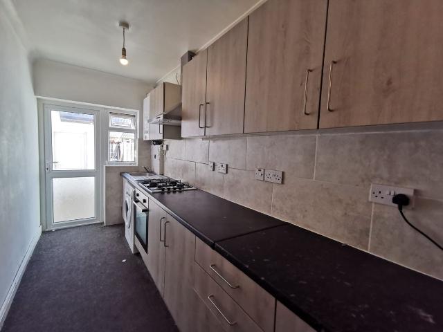 Lynton Road, Harrow HA2, 5 bed maisonette to rent, £2,500 pcm | PrimeLocation