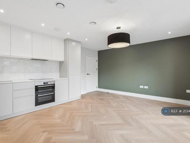 Lynton Road, London, W3 1 bed flat to rent £2,500 pcm £577 pw