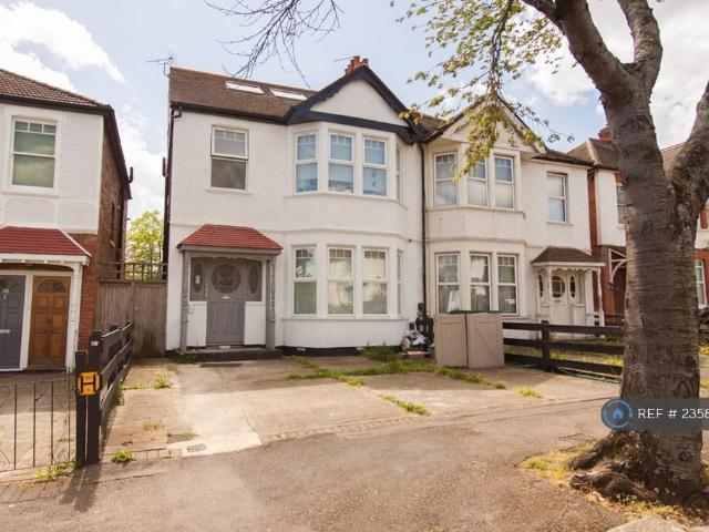 Lynton Road, London, W3 2 bed flat to rent £2,000 pcm £462 pw