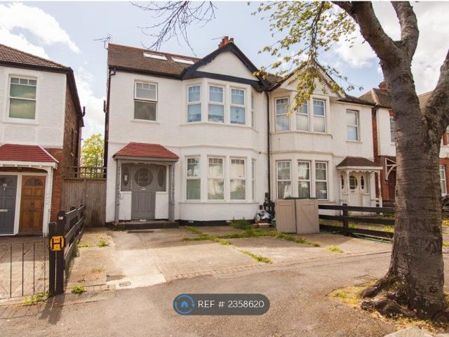 Lynton Road, London W3, 2 bed flat to rent, £2,000 pcm | PrimeLocation