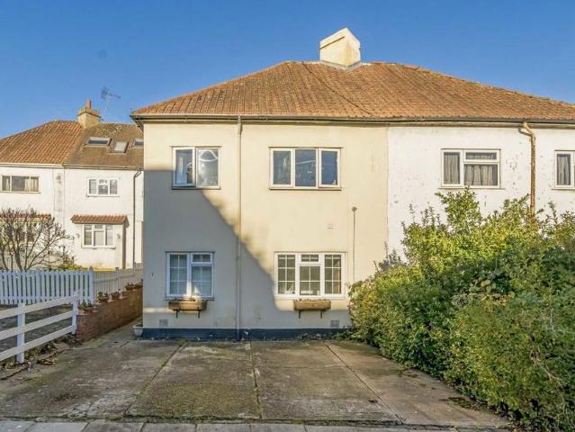 Lynton Terrace, London W3 2 bed flat to rent £2,301 pcm £531 pw