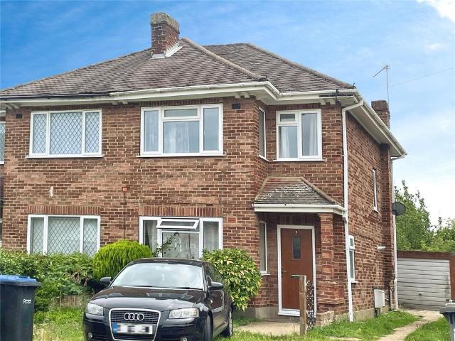 Lynwood Avenue, Egham, Surrey, TW20 4 bed semi detached house to rent £2,800 pcm £646 pw