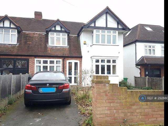 Lynwood Avenue, Slough, SL3 5 bed semi detached house to rent £3,750 pcm £865 pw