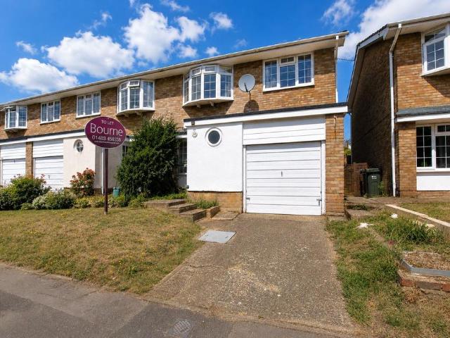Lynwood, Guildford, Surrey, GU2 4 bed end of terrace house to rent £2,800 pcm £646 pw