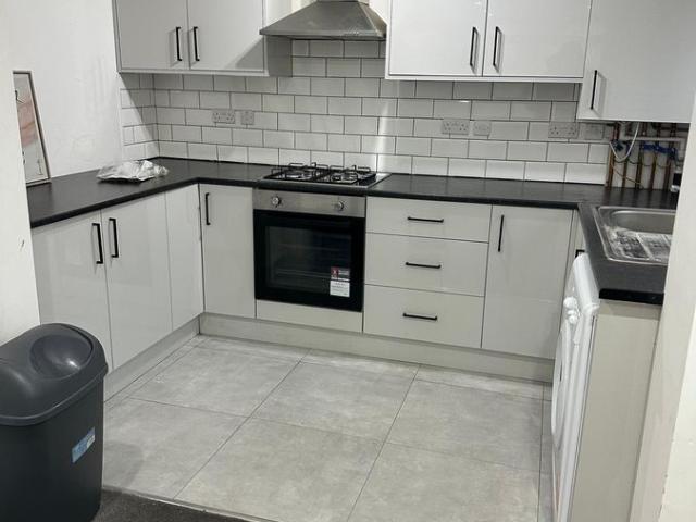 Lynwood Gardens, Southall UB1, 2 bed flat to rent, £1,700 pcm | PrimeLocation