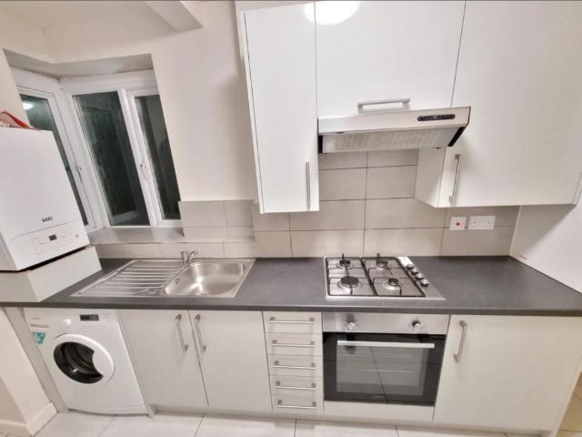Lynwood Grove, London N21 2 bed ground floor flat to rent £1,800 pcm £415 pw