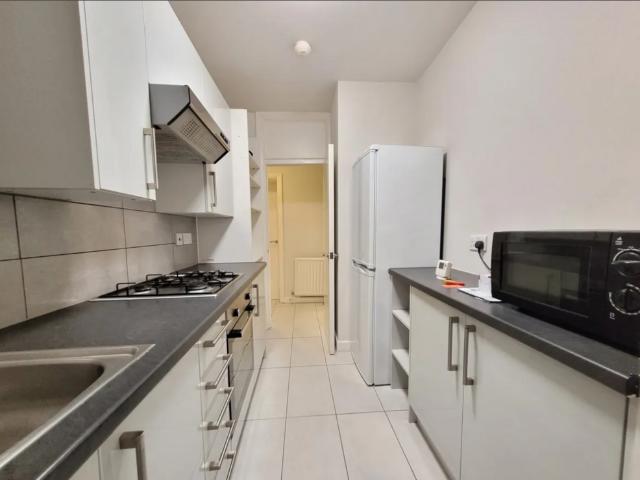 Lynwood Grove, London N21 2 bed ground floor flat to rent £1,800 pcm £415 pw