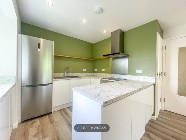 Lynwood Road, Redhill RH1, 1 bed flat to rent, £1,300 pcm | PrimeLocation