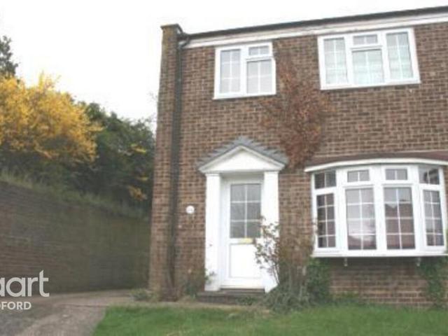 Lynwood, Surrey 3 bed semi detached house to rent £2,250 pcm £519 pw