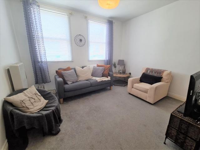 Lynchford Road, Farnborough GU14, 1 bed flat to rent, £950 pcm | PrimeLocation