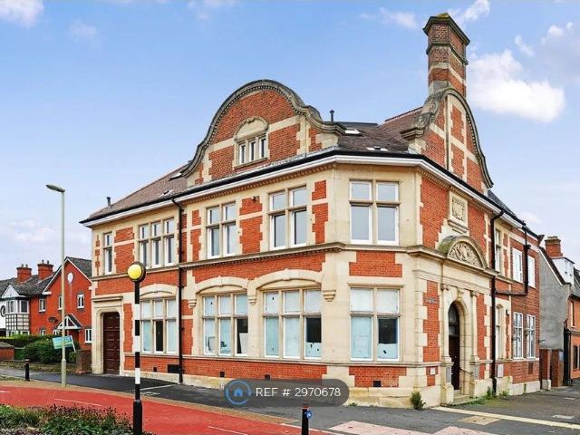 Lynchford Road, Farnborough GU14, 1 bed flat to rent, £1,400 pcm | PrimeLocation