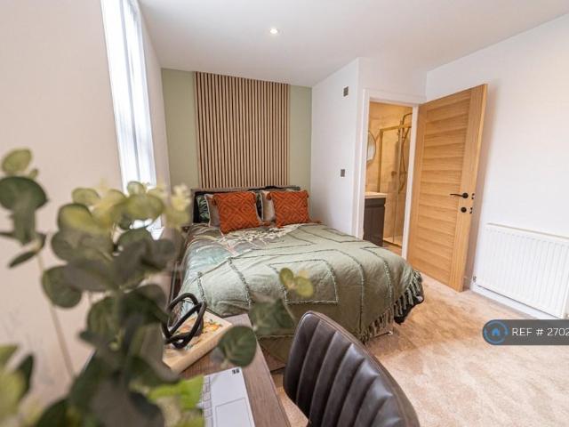 Lyndale Avenue, Bridgwater, TA6 6 bed terraced house to rent £4,500 pcm £1,038 pw