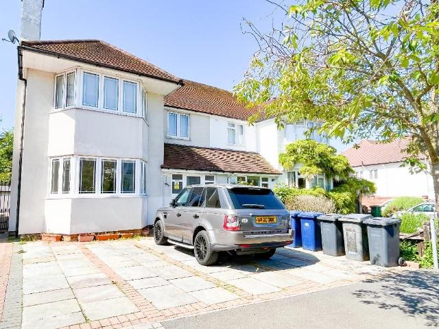 Lyndale Avenue, London NW2, 2 bed flat to rent, £2,704 pcm | PrimeLocation