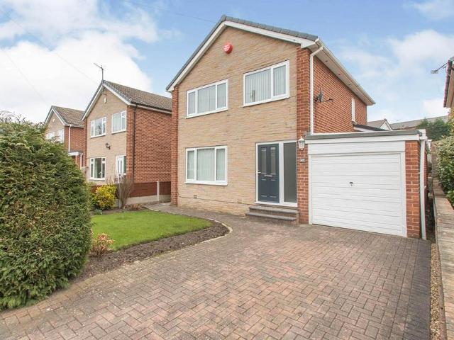 Lyndale Drive, Wakefield WF2 3 bed detached house to rent £1,495 pcm £345 pw