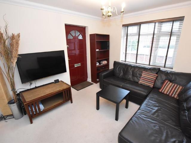 Lyndale Road, Coventry Large Ground Floor 3 Bedroom Flat