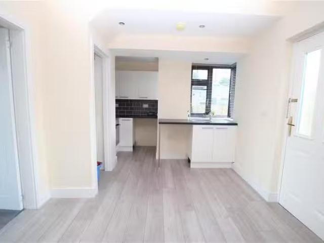 Lynden Avenue, Shipley 2 bed semi detached house to rent £79.