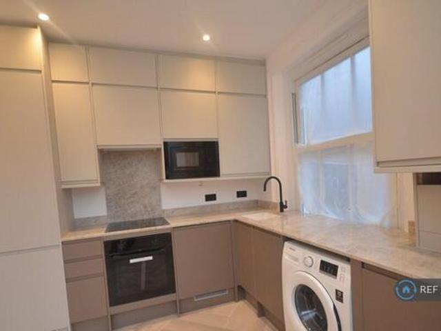 Lyndhurst Court, London, 2 Bedroom Flat