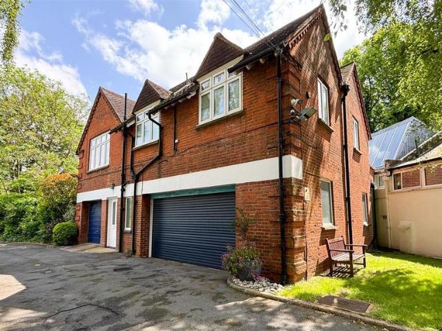 Lyndhurst Court, St John's Wood, NW8 2 bed cottage to rent £2,947 pcm £680 pw