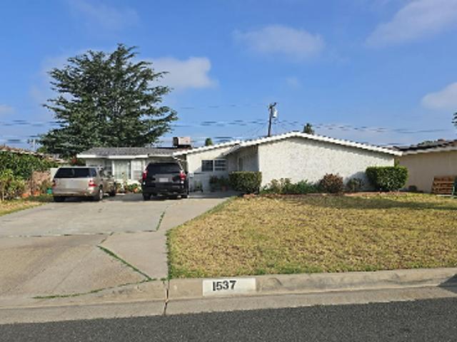 Lyndhurst Ave