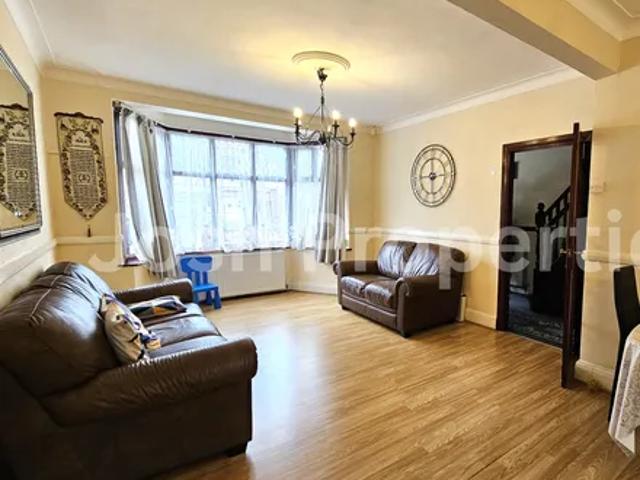 Lyndhurst Gardens, London, IG2 7DH, United Kingdom | 3 bed townhouse for rent #168072806 | Rentberry