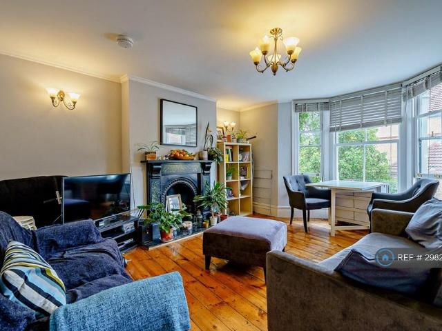 Lyndhurst Grove, London, SE15 4 bed flat to rent £4,325 pcm £998 pw